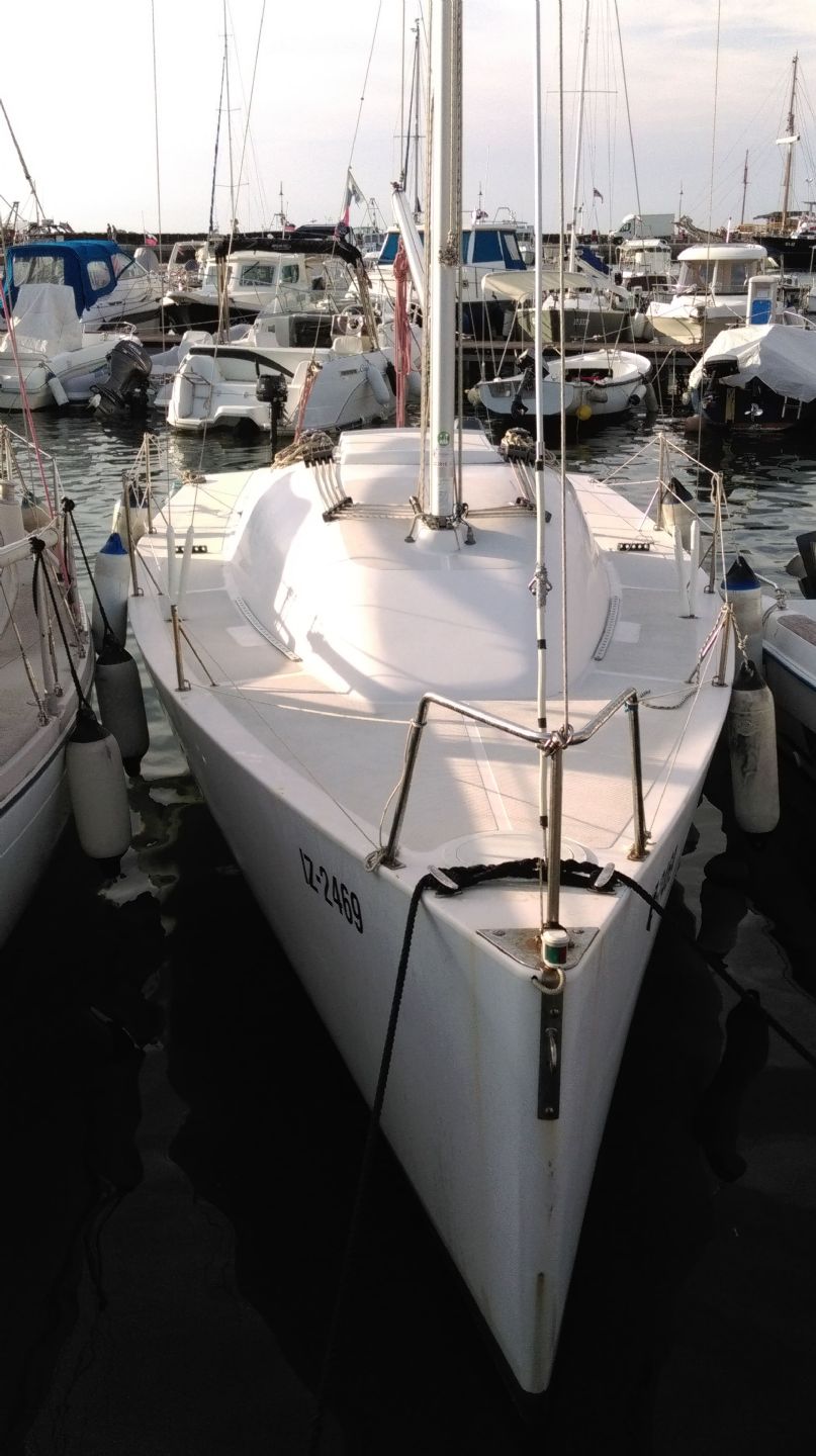 PAM PLUS Murphy 26 (dolžina 7,75m, širina 2,65m ugrez 1,9m)