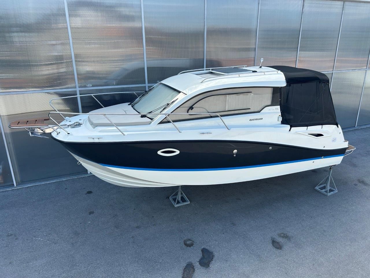 Quicksilver 705 Active cruiser - 2012